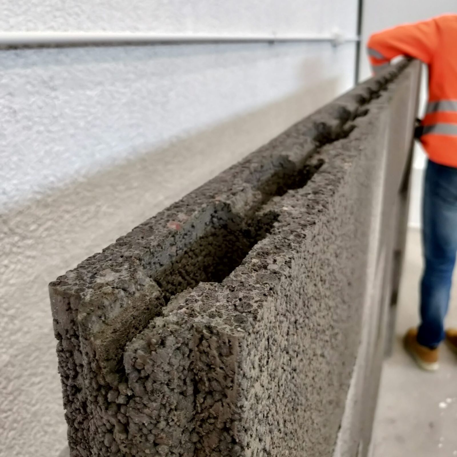 Hiiltä sitovaa betonia – suomalaisyrityksen uudet harkot syntyvät ...